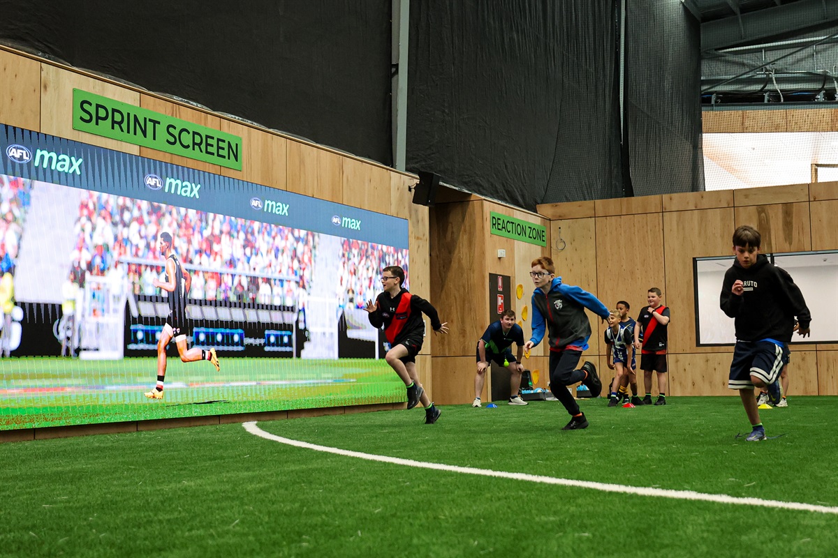 AFL Max Arrives At Melbourne Airport | Mirage News